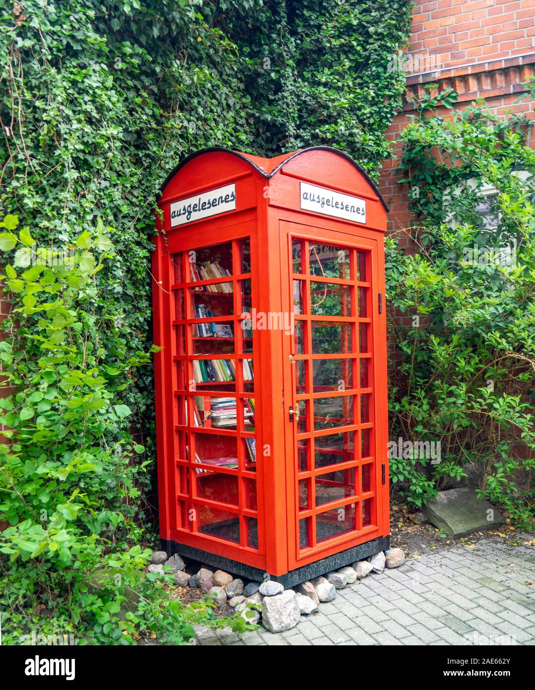 Phone booth book hi-res stock photography and images - Alamy