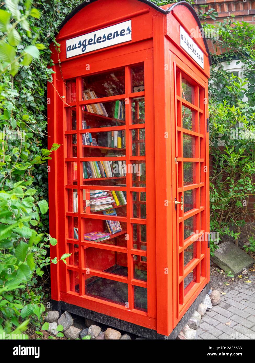 Phone booth book hi-res stock photography and images - Alamy