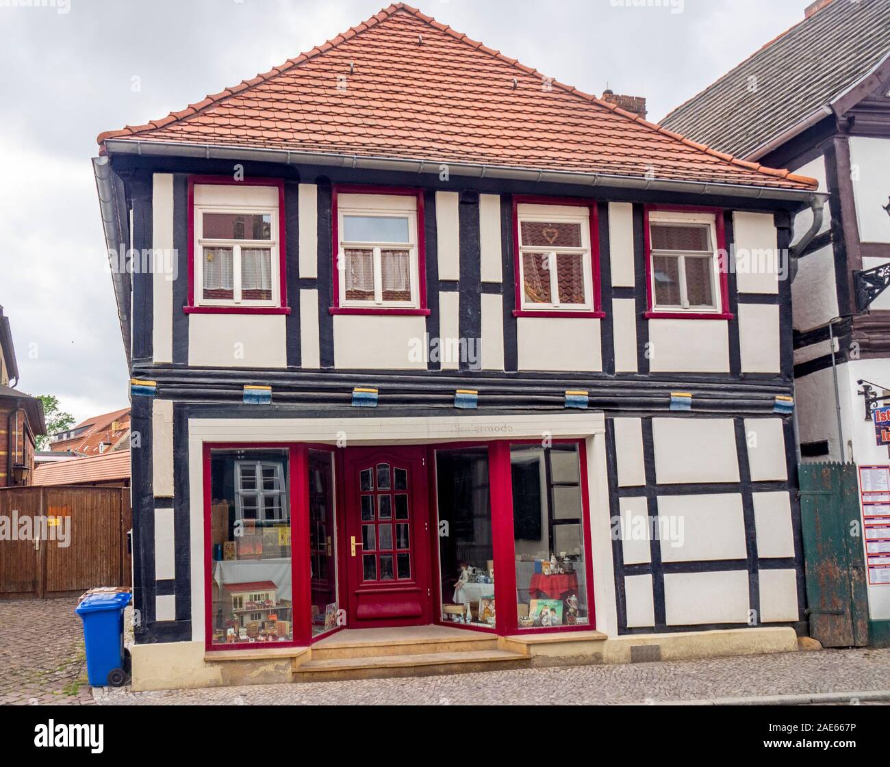 Historic historical retail shopfront hi-res stock photography and ...