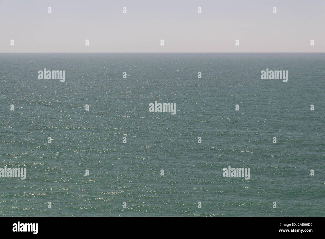 The view of horizon line over sea in a sunny day Stock Photo - Alamy