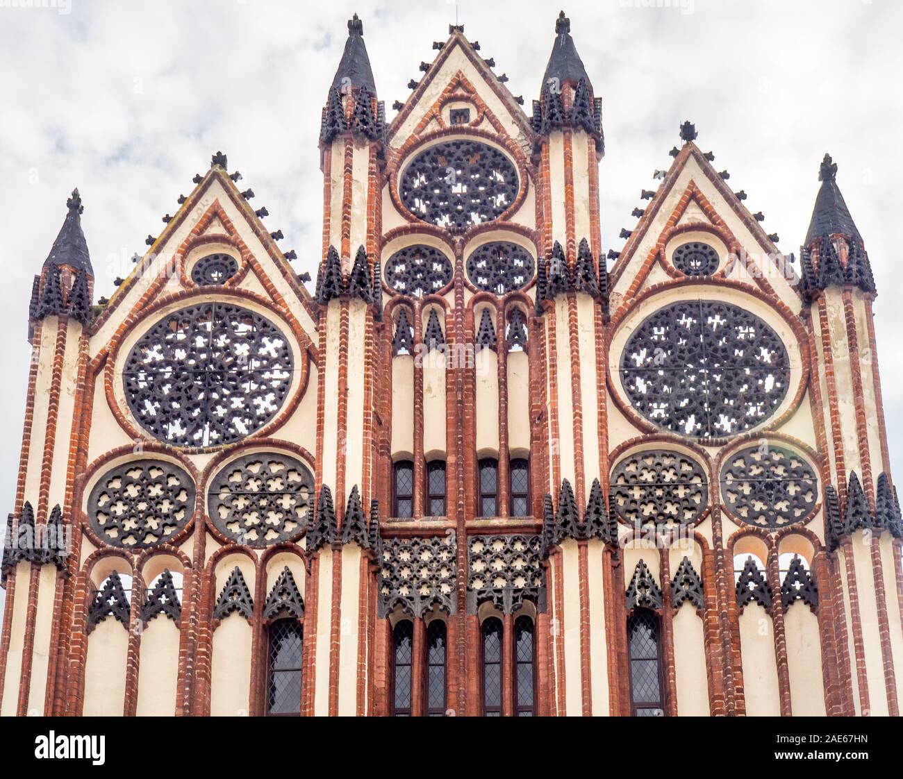 Gothic romanesque hi-res stock photography and images - Alamy