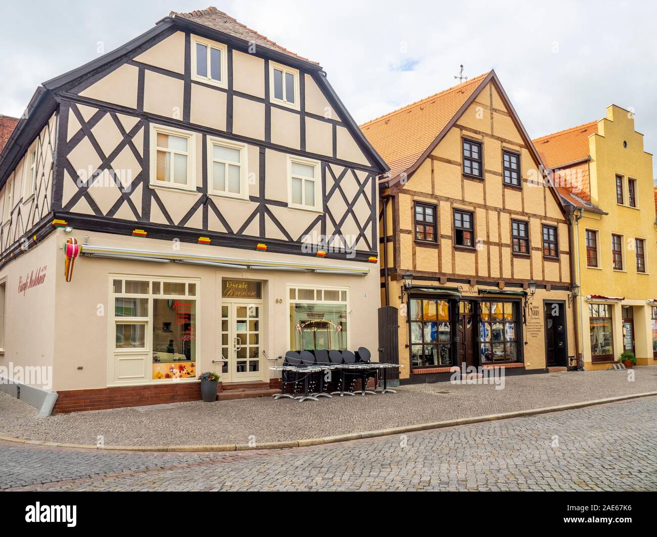 Historic historical retail shopfront hi-res stock photography and ...
