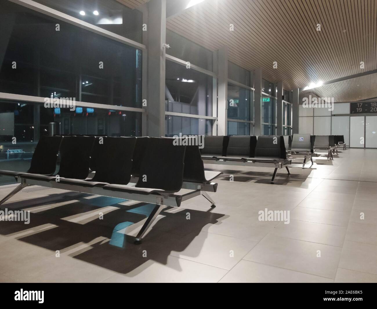Black benches at the airport departure lounge Stock Photo - Alamy