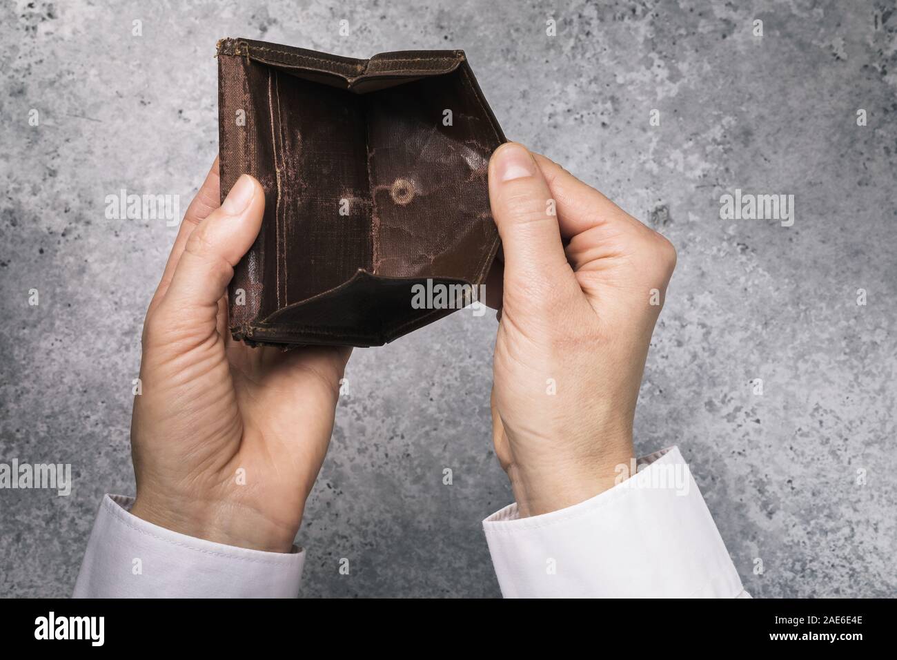 Empty wallet in hand hi-res stock photography and images - Alamy