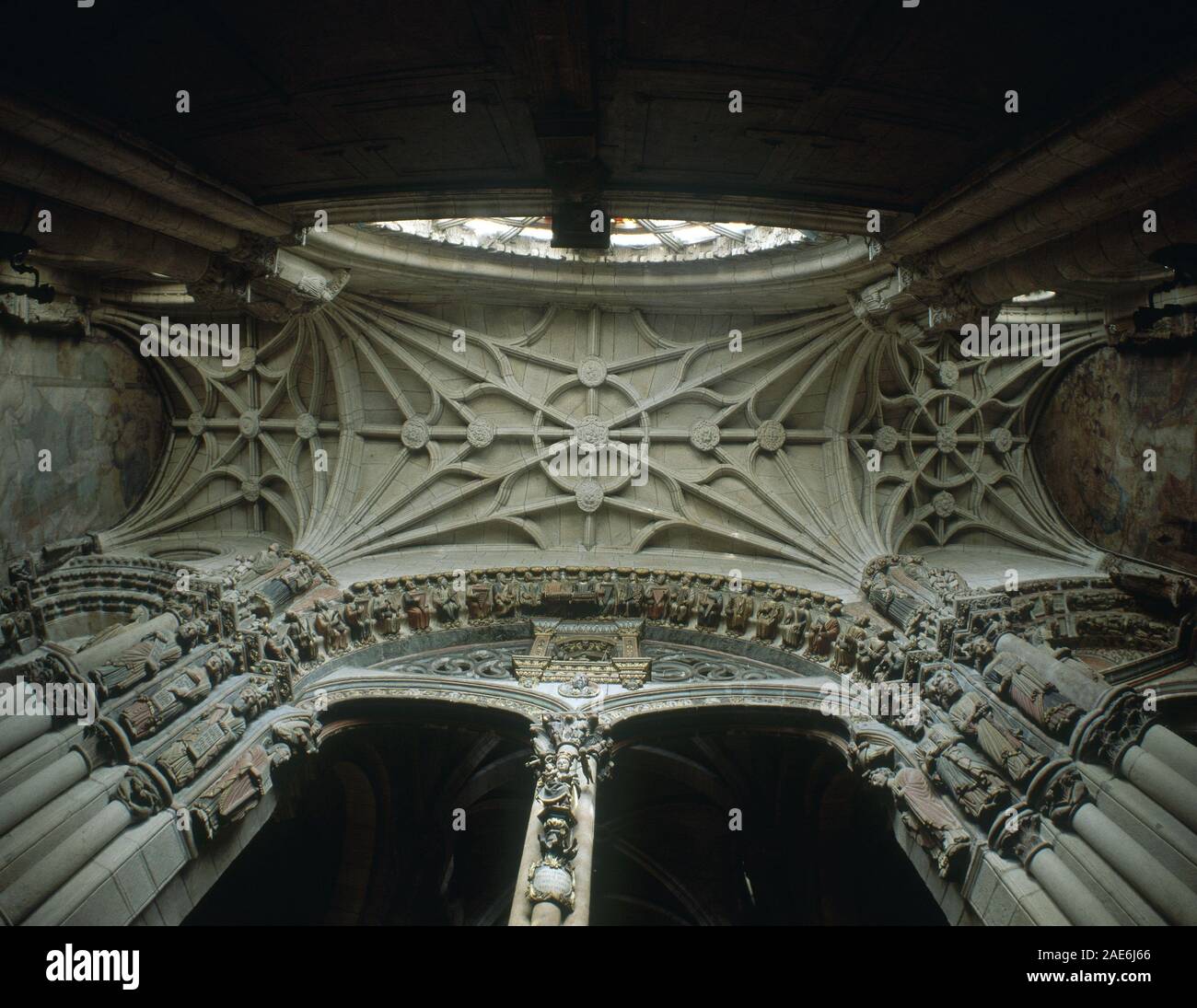 PORTICO ROMANICO. Author: TALLER DEL MAESTRO MATEO. Location: CATEDRAL ...
