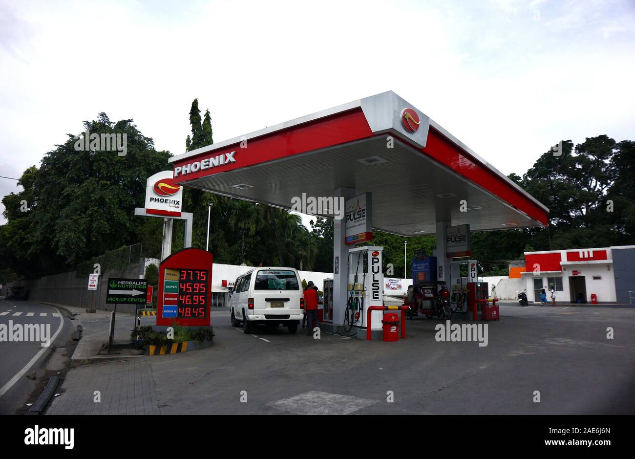 Filipino gas station hi-res stock photography and images - Alamy