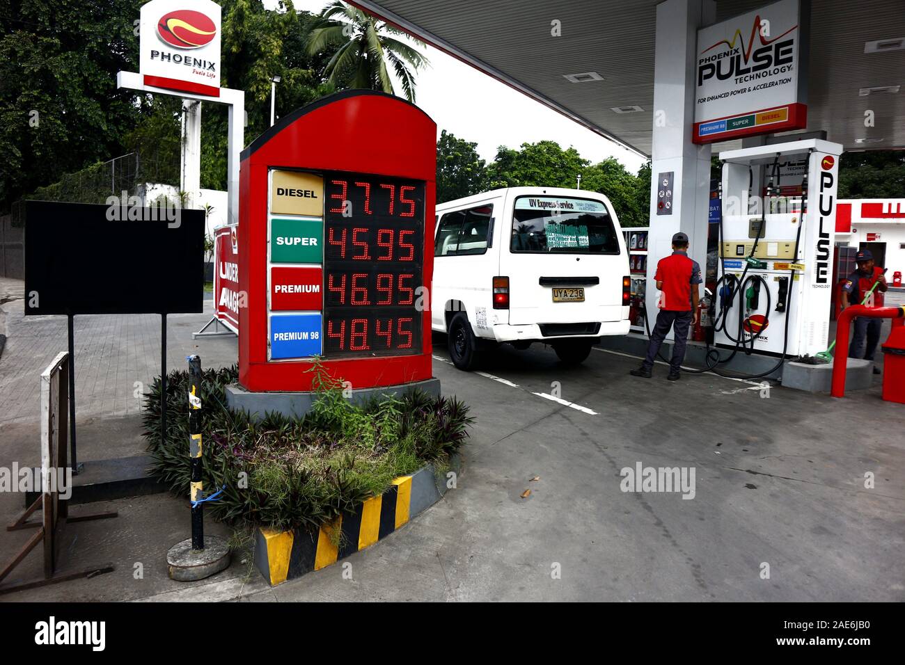 Filipino gas station hi-res stock photography and images - Alamy