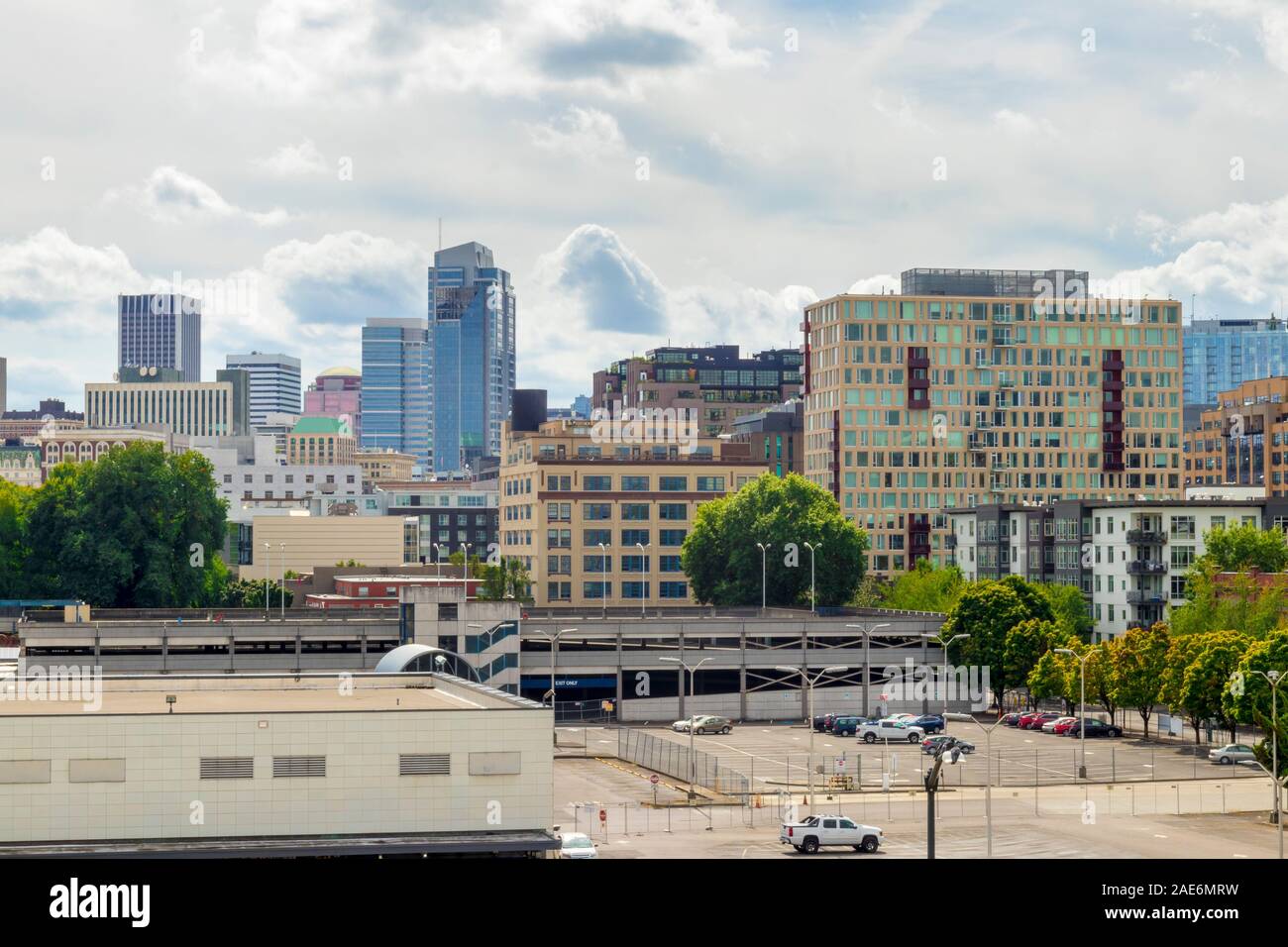 Portland, Oregon skyline cityscape during daytime. Beautiful clouds ...
