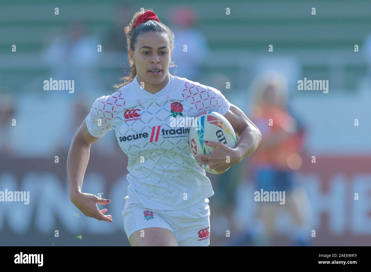 Dubai, UAE. 7th Dec, 2019. Deborah Fleming of England crosses the line ...