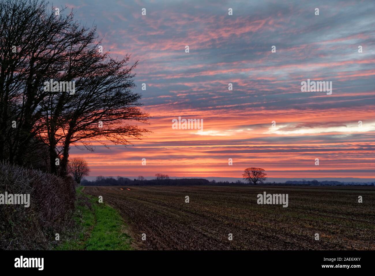 Uk countryside cotswolds sunrise hi-res stock photography and images ...