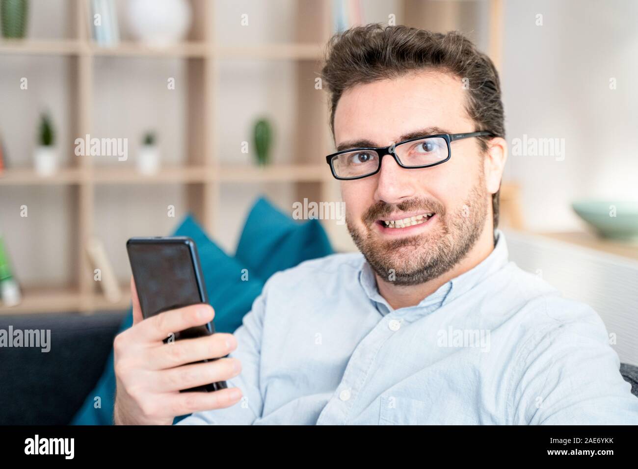 Internet shopping app hi-res stock photography and images - Alamy
