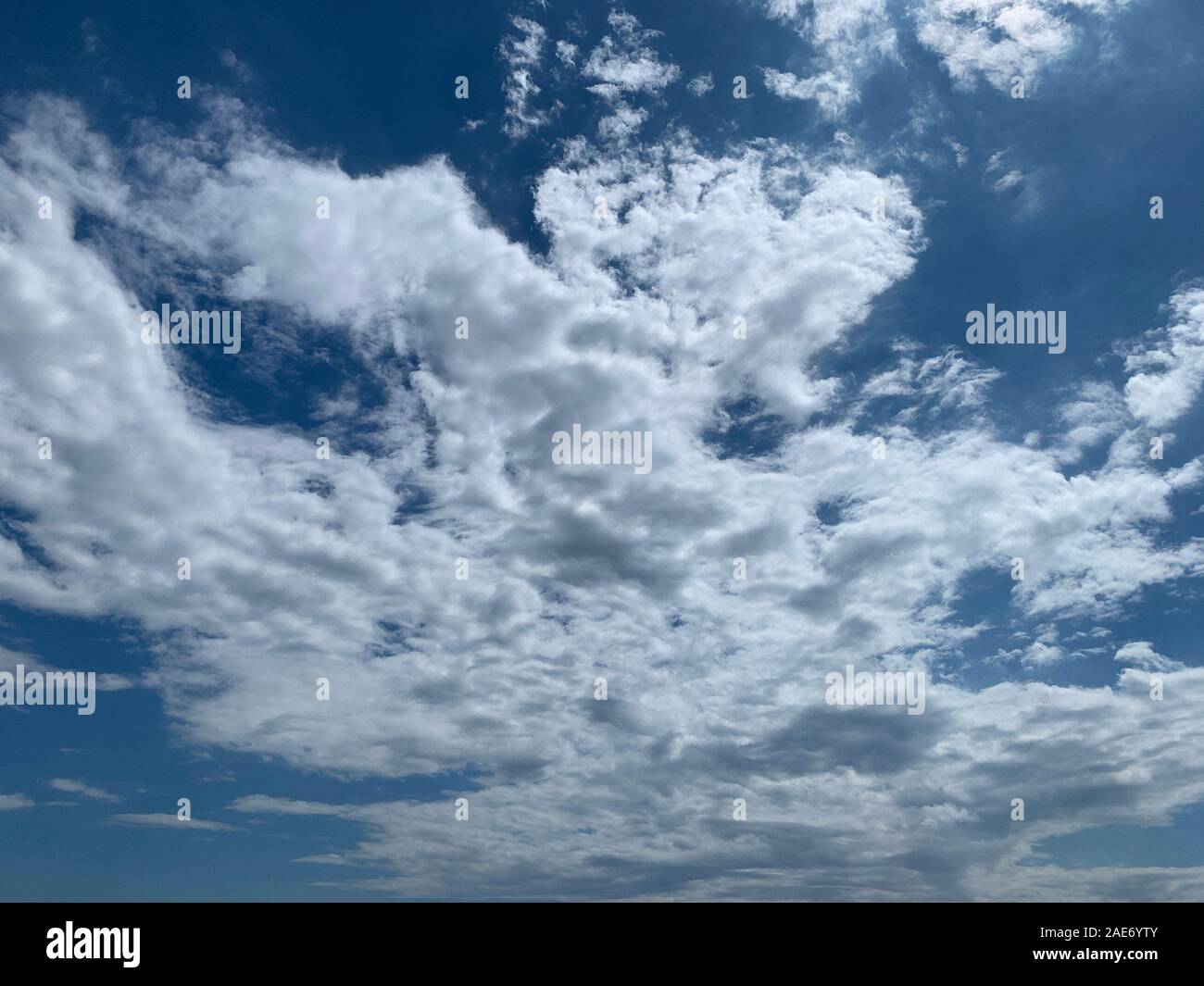 Dense big white clouds hi-res stock photography and images - Alamy