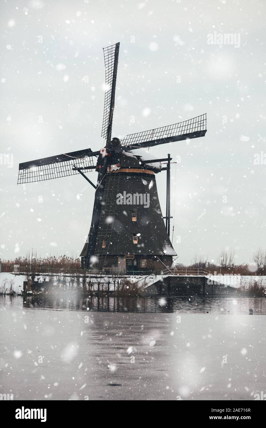 Snowy winter landscape with old rural windmills in Kinderdijk, The ...