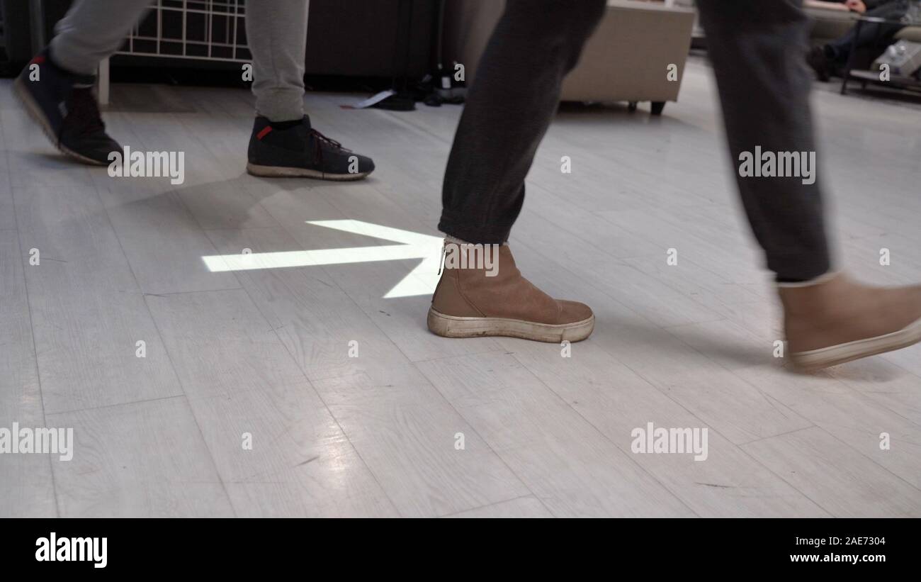 Feet movement crowd hi-res stock photography and images - Alamy