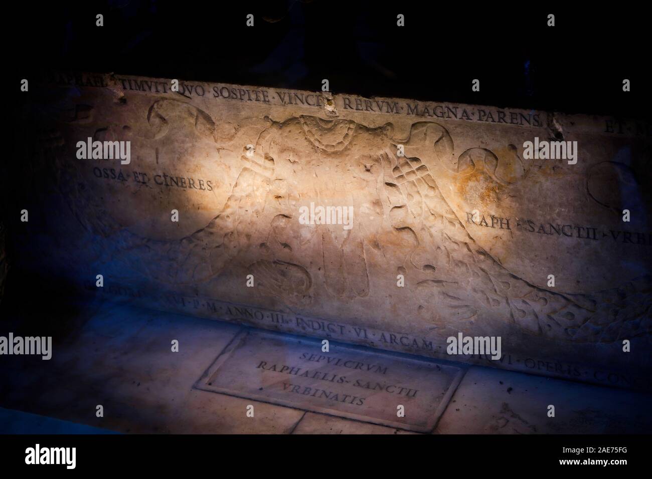 The tomb of Raphael inside the Pantheon, Rome Stock Photo - Alamy