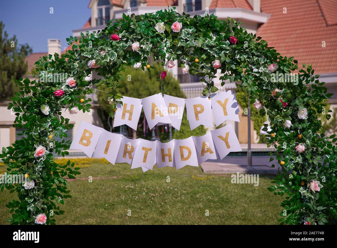 Arch decor . Birthday arch decorated . Happy Birthday texts. Woven ...