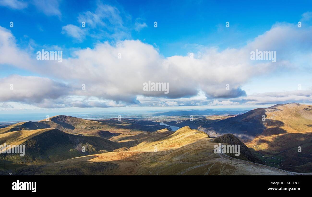 Snowdonia hiking snowden hi-res stock photography and images - Alamy