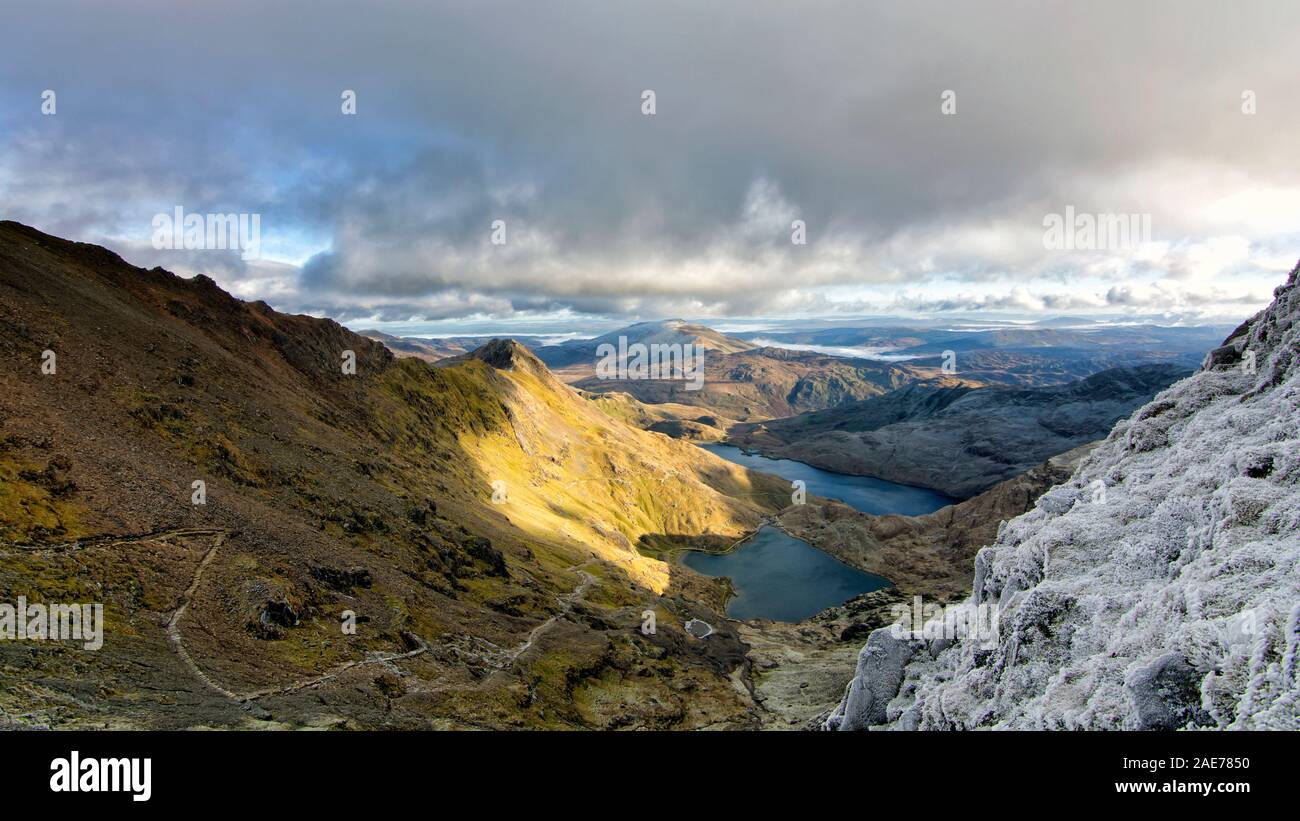 Snowdonia hiking snowden hi-res stock photography and images - Alamy