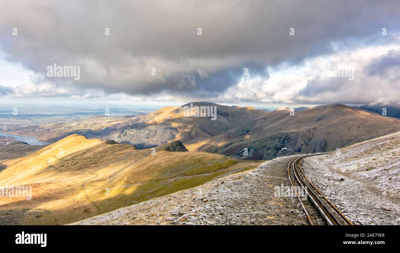 Snowdonia hiking snowden hi-res stock photography and images - Alamy