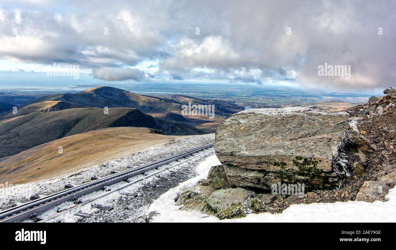 Snowdonia hiking snowden hi-res stock photography and images - Alamy
