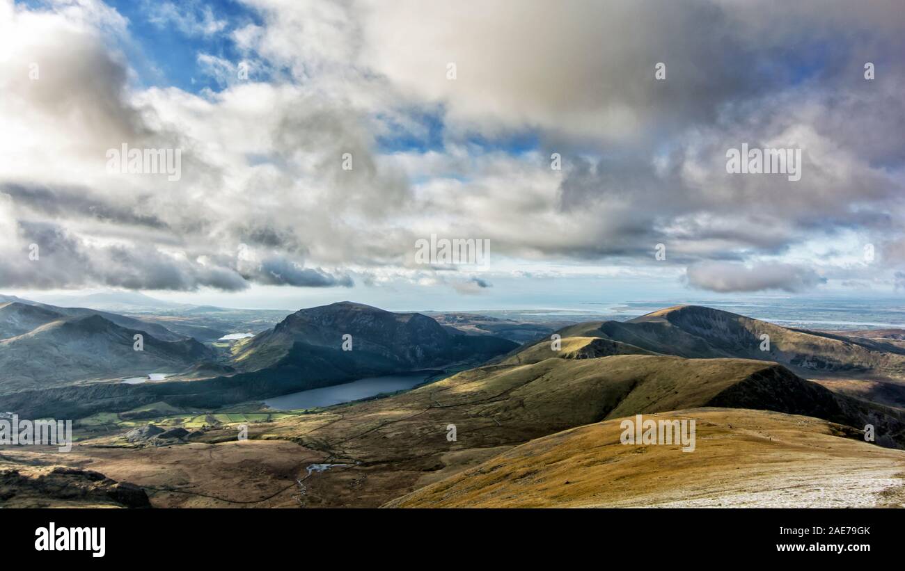 Snowdonia hiking snowden hi-res stock photography and images - Alamy