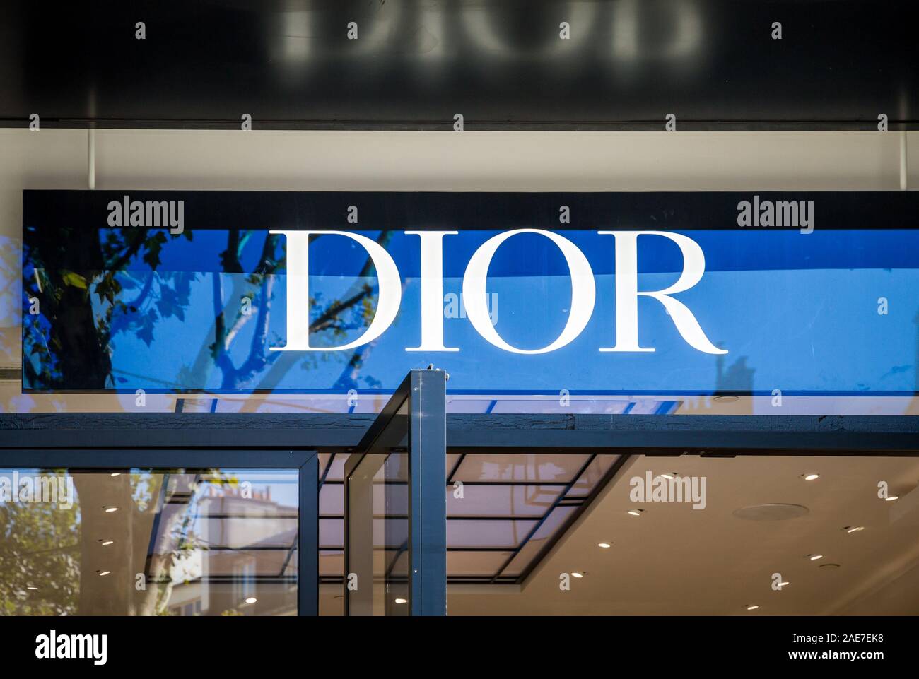 Christian dior paris haute couture hi-res stock photography and images ...