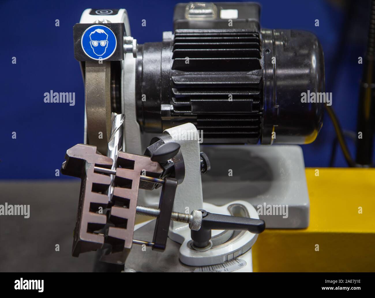 Carbide cutting tool sharpening for CNC machine, Industrial machinery ...