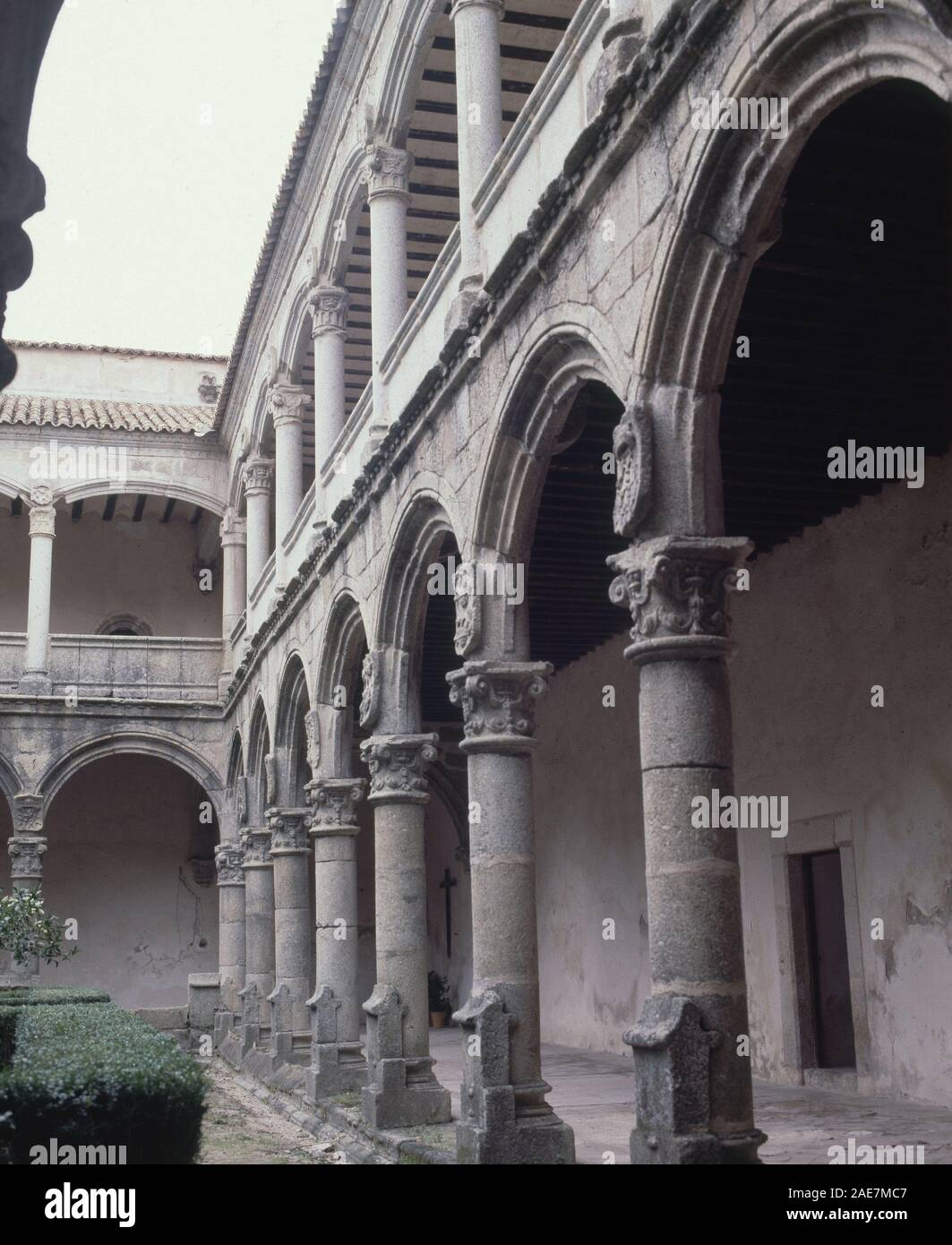 CLAUSTRO RENACENTISTA DEL MONASTERIO DE YUSTE - SIGLO XVI. Location ...