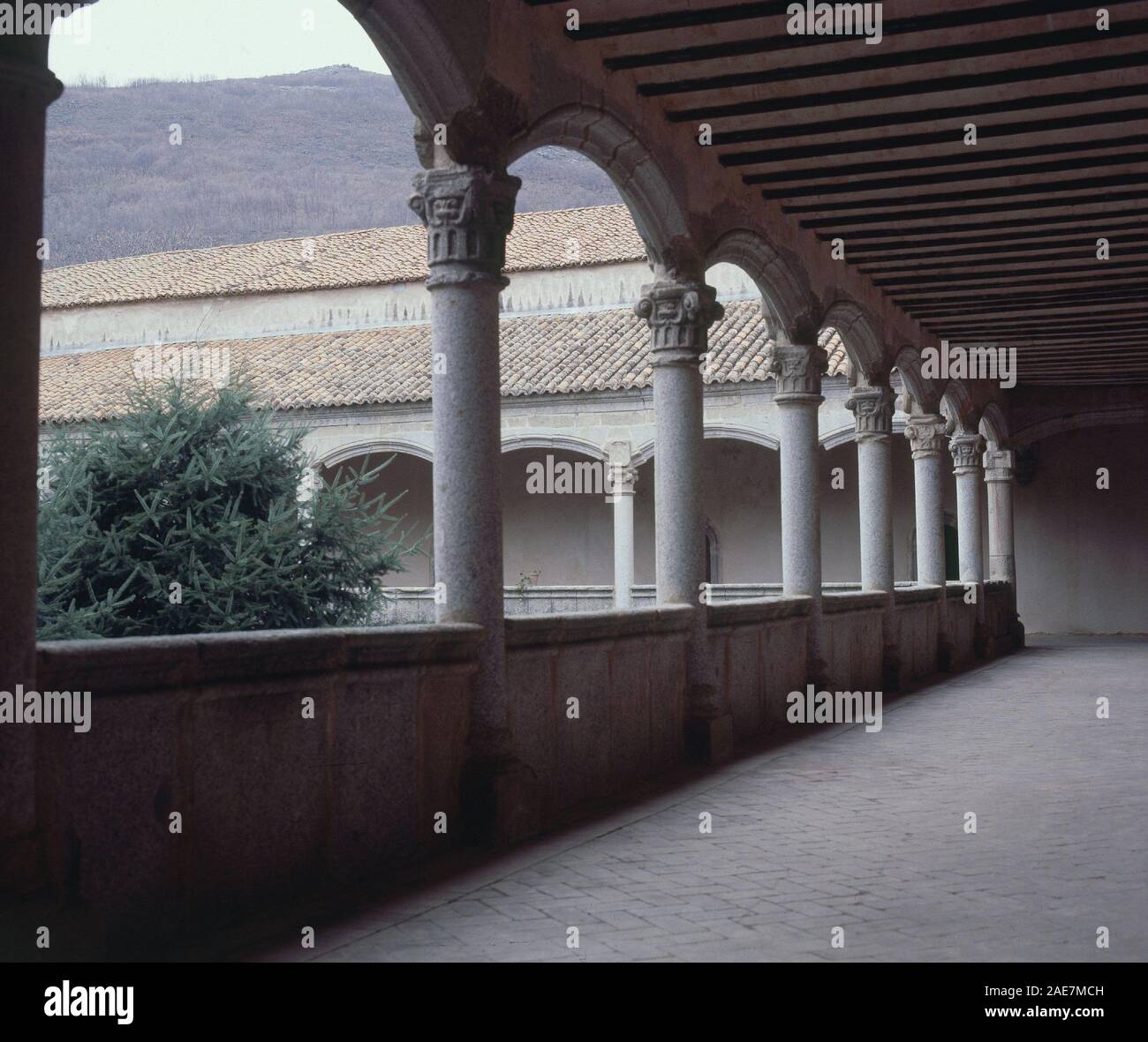GALERIA ALTA DEL CLAUSTRO RENACENTISTA DEL MONASTERIO DE YUSTE - SIGLO ...