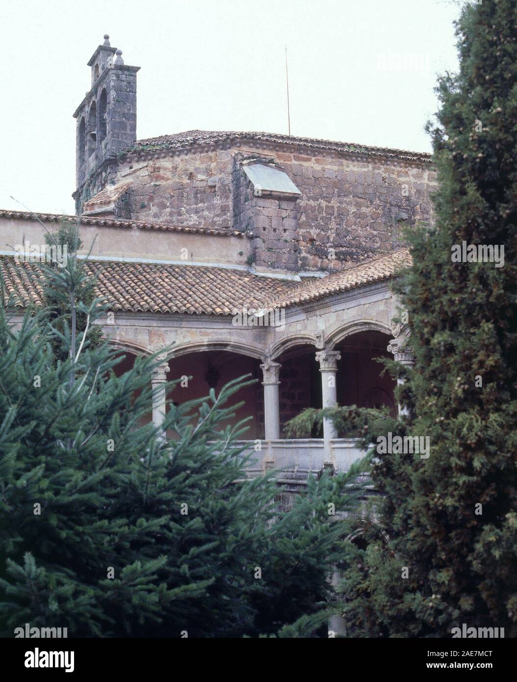 GALERIA ALTA DEL CLAUSTRO RENACENTISTA DEL MONASTERIO DE YUSTE - SIGLO ...