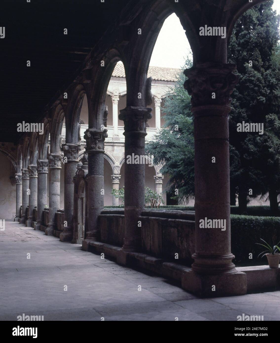 CLAUSTRO RENACENTISTA DEL MONASTERIO DE YUSTE - SIGLO XVI. Location ...