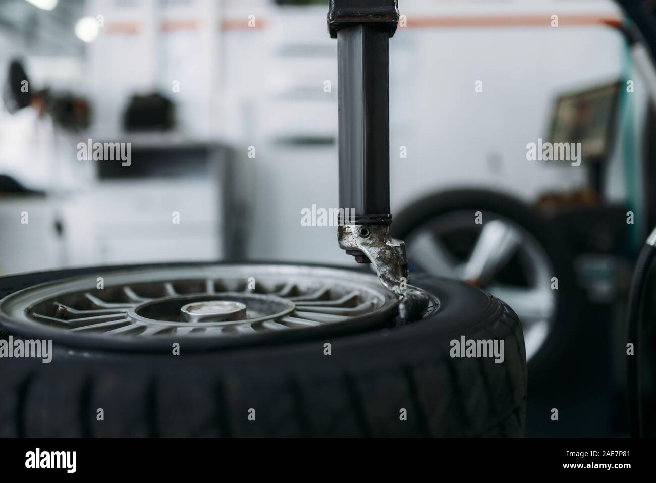 Tyre fitting machine hi-res stock photography and images - Alamy