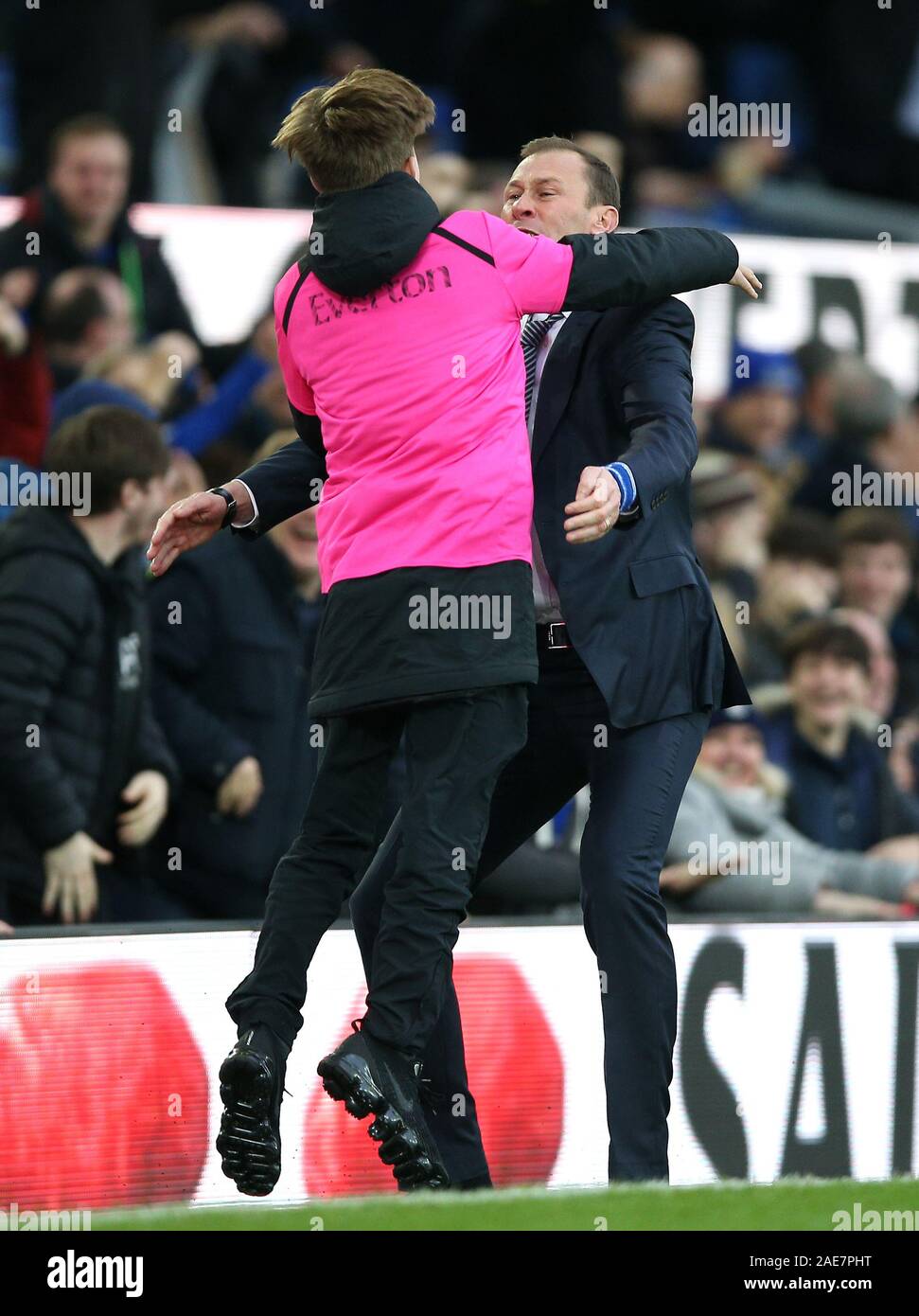 Duncan ferguson ball boy hi-res stock photography and images - Alamy