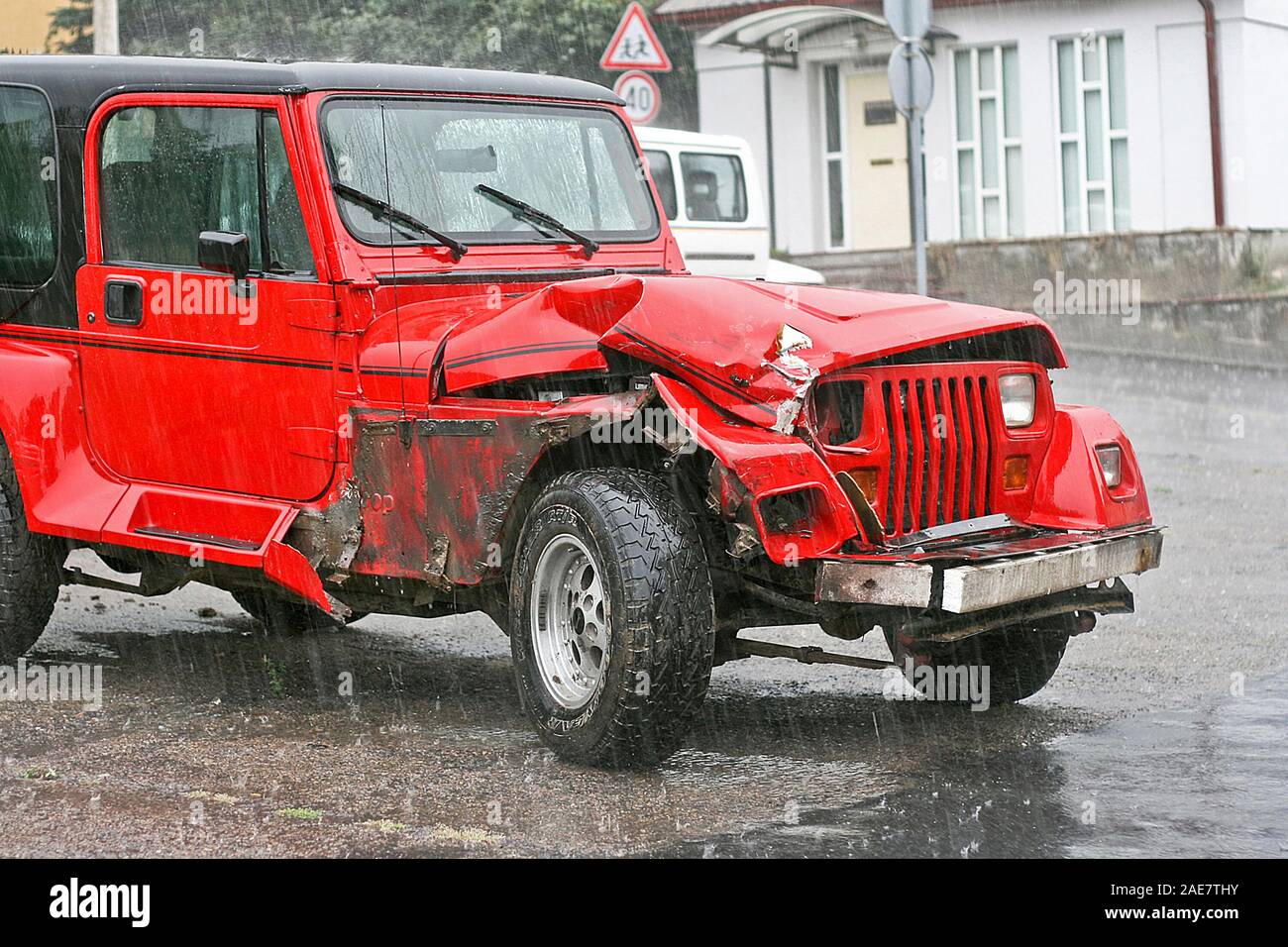 Crashed jeep hi-res stock photography and images - Alamy