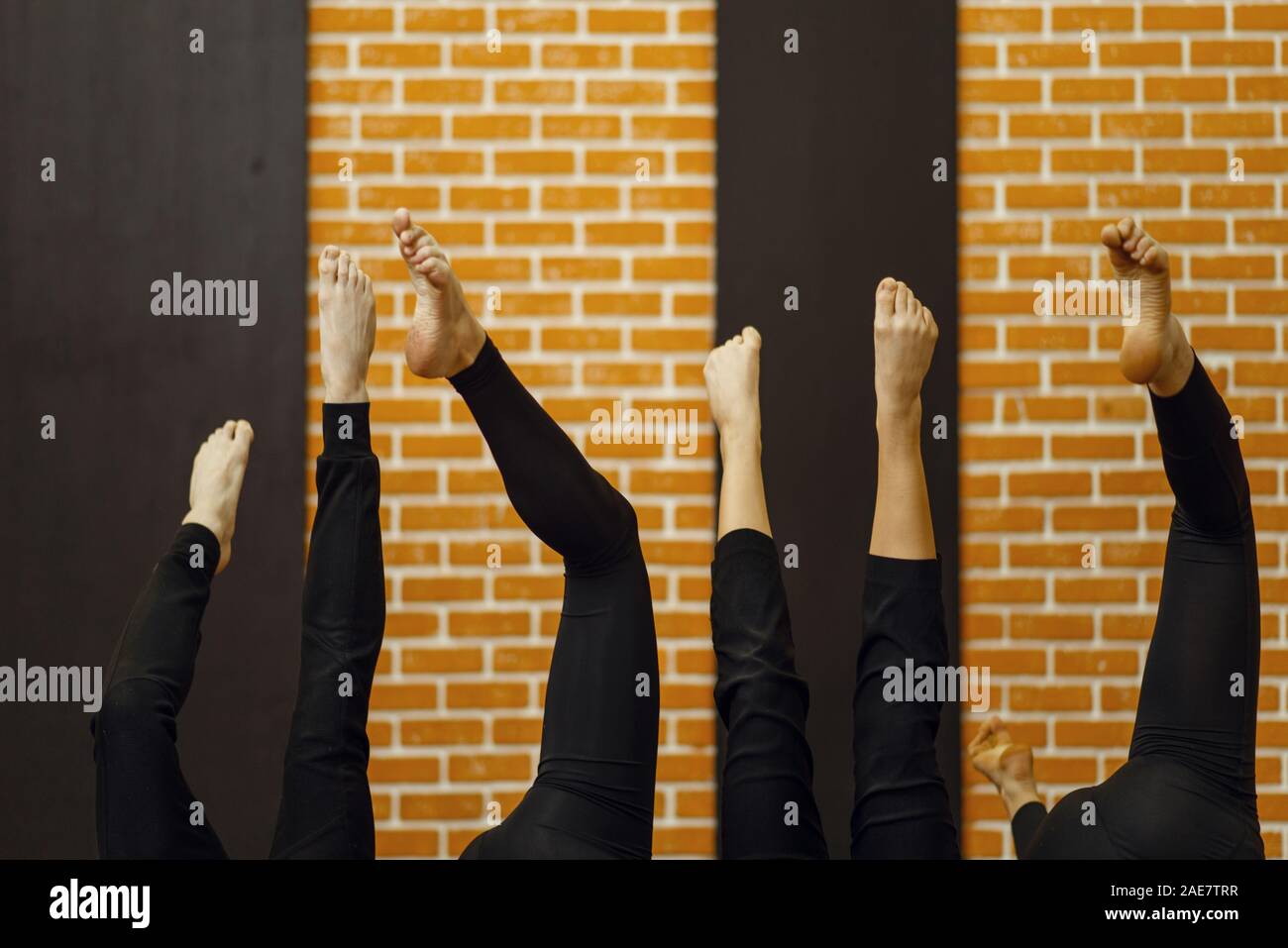 Contemporary dance performers with raised up legs Stock Photo - Alamy