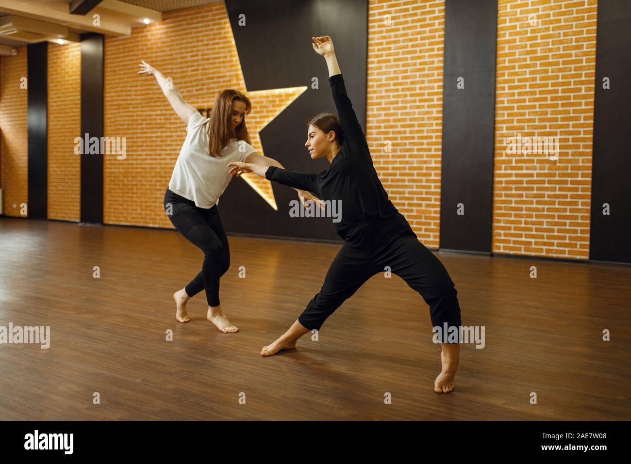 Two contemporary dance performers poses in studio Stock Photo - Alamy