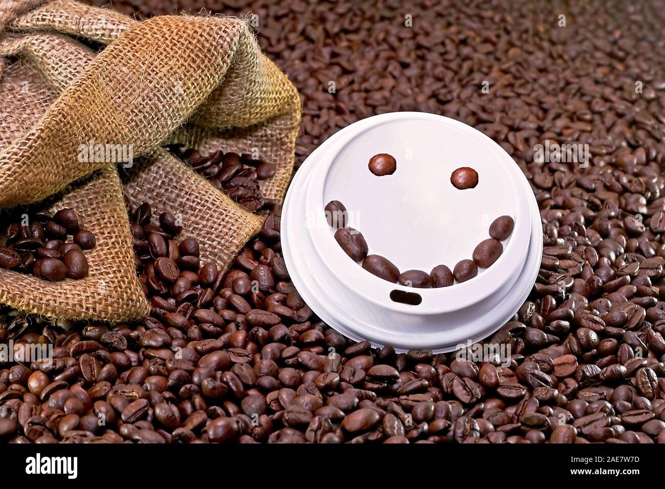 Smiley face on the top of take away coffee cup Stock Photo - Alamy