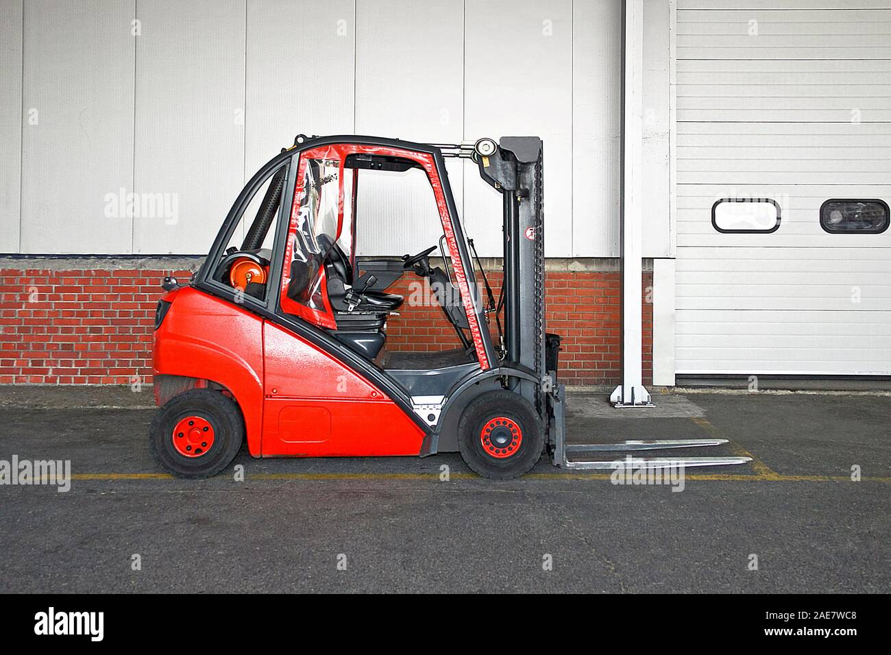 Forklifter hi-res stock photography and images - Alamy