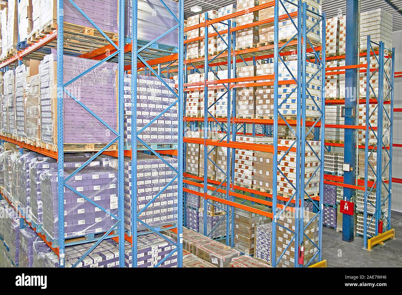 Big warehouse storage room with boxes and shelves Stock Photo - Alamy