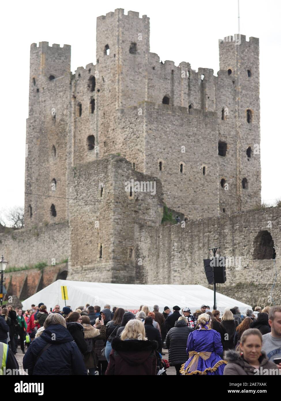 Rochester castle christmas market hi-res stock photography and images ...