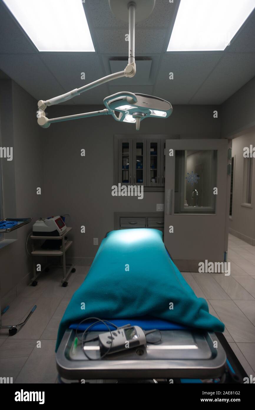 Empty operating theatre hi-res stock photography and images - Alamy