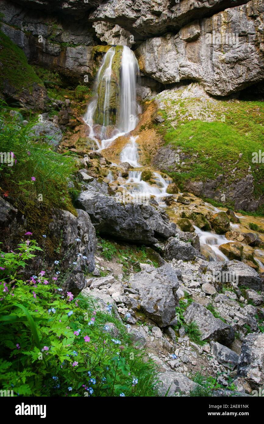 Malham cove waterfall hi-res stock photography and images - Alamy