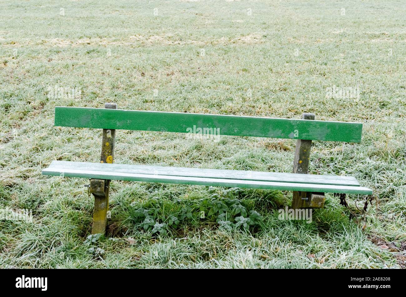 Broken bench hi-res stock photography and images - Alamy