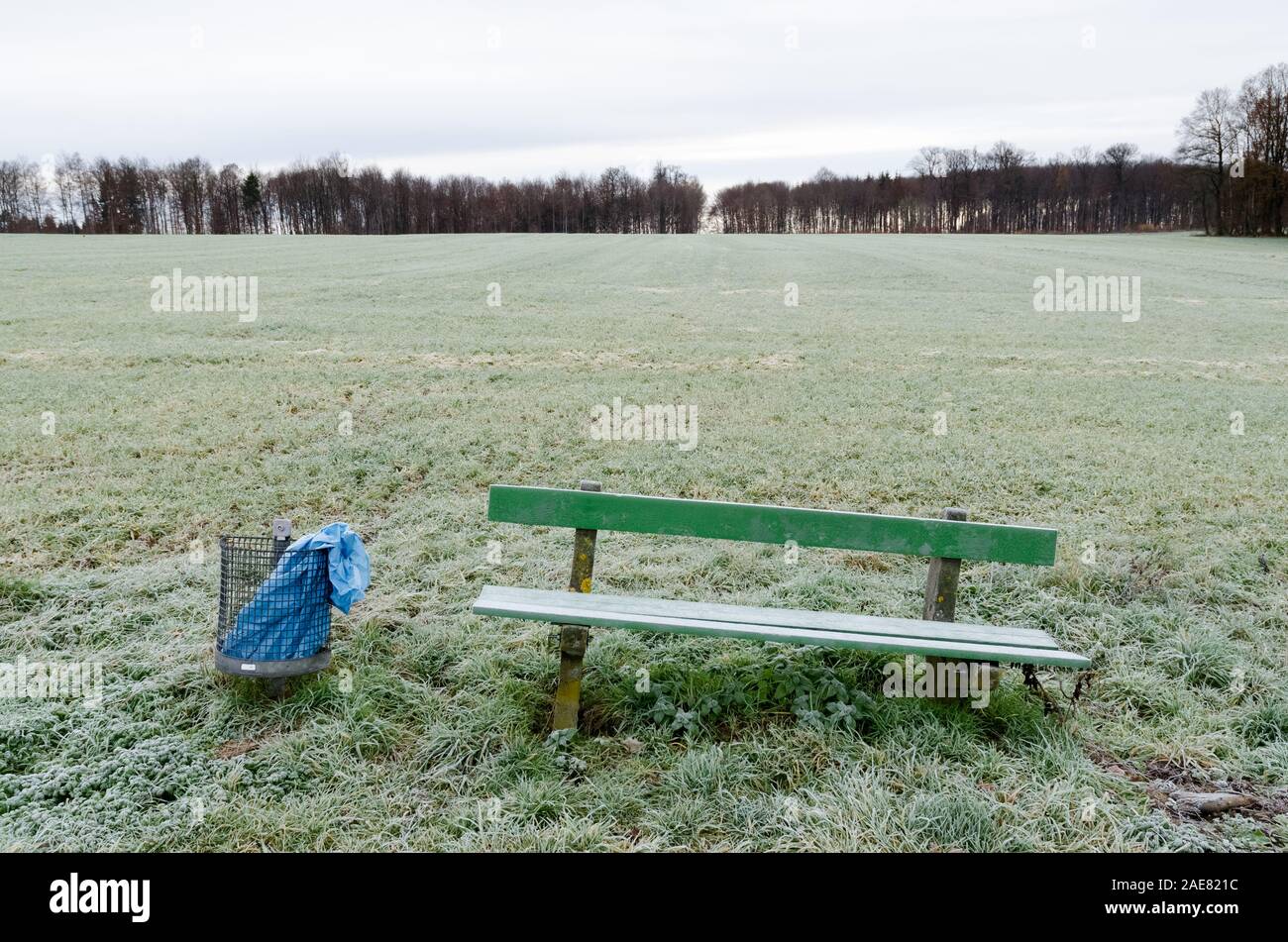 Plastic litter countryside hi-res stock photography and images - Alamy