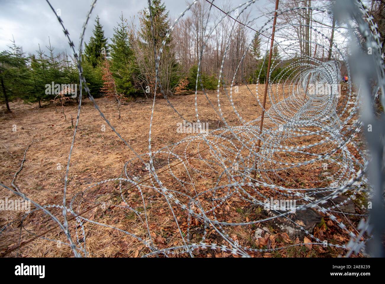 Barbed wire barrier hi-res stock photography and images - Alamy