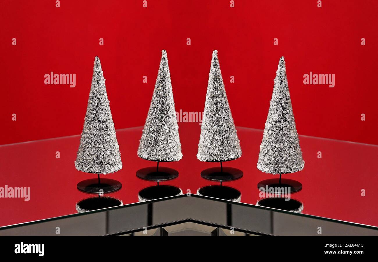 Four small pearls hi-res stock photography and images - Alamy