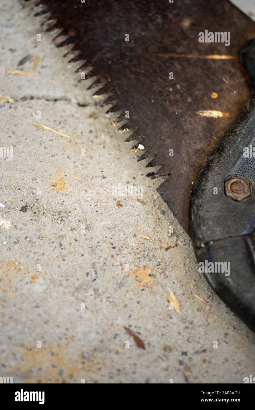 Rusty saw sharp teeth metal hi-res stock photography and images - Alamy