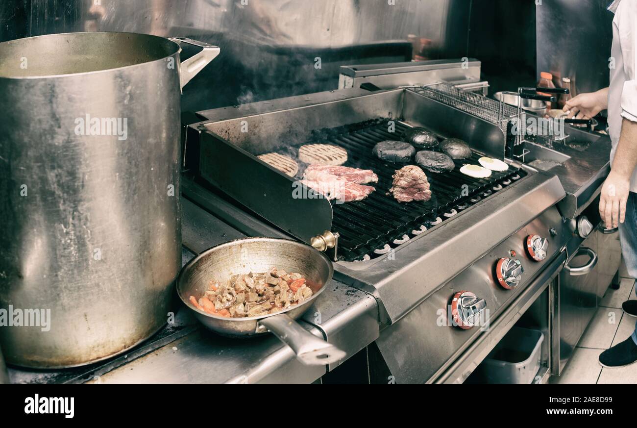 Real dirty restaurant kitchen hi-res stock photography and images - Alamy