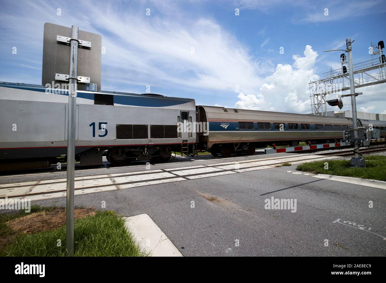 Railroad barrier hi-res stock photography and images - Alamy