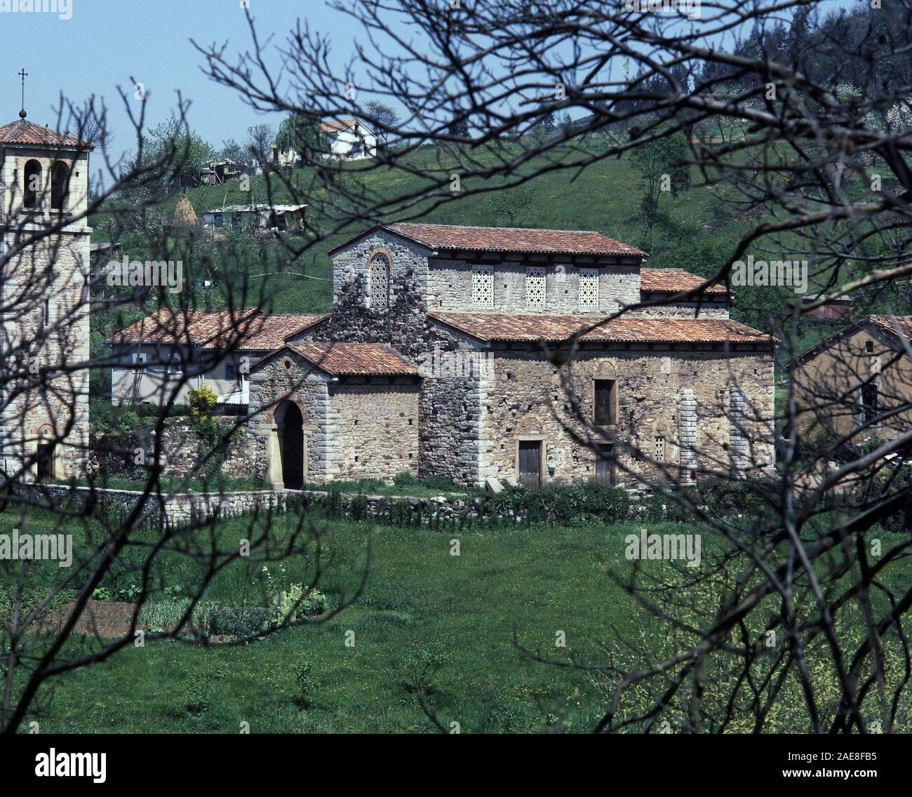 IGLESIA DE SAN PEDRO - SIGLO IX - PRERROMANICO ASTURIANO. Location: ST ...